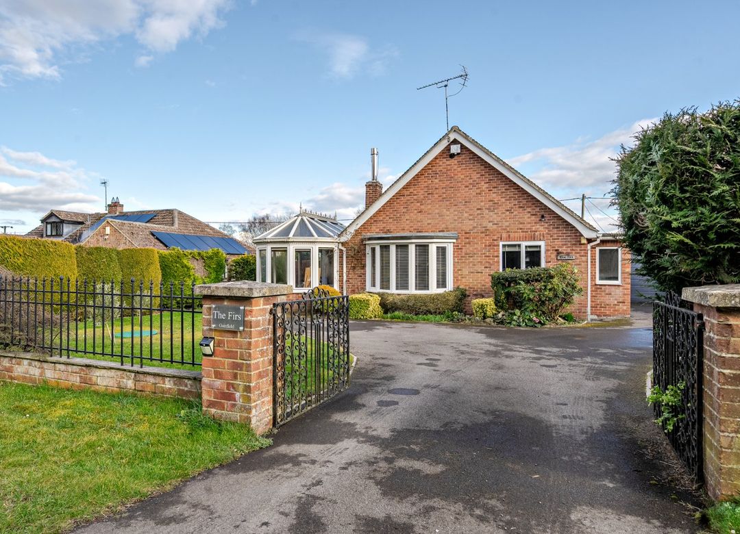 Estate Agent In Faringdon | Perry Bishop | Contact Us Today