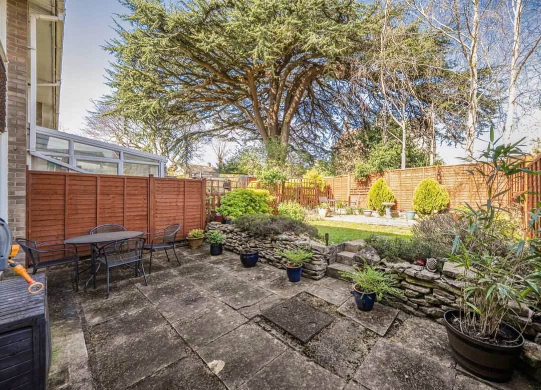 Property & Houses For Sale:Cedar Close, EbleyStroud, | Perry Bishop ...